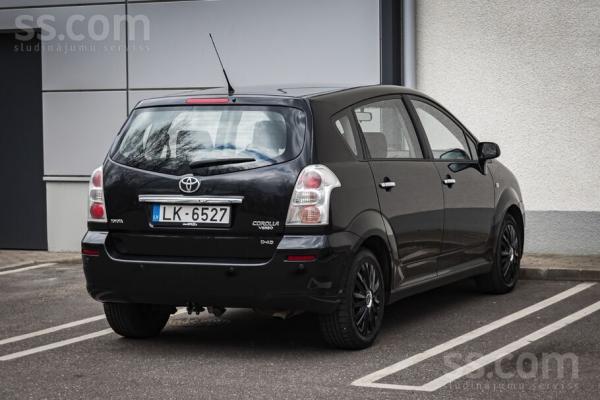Melns Toyota Corolla Verso 2007 Rīga, ar dzinēja tilpumu 2.20 L un nobraukumu 303 tūkst. km par 3250 €, foto 5 vietnē AUTOMOTO.COM.LV