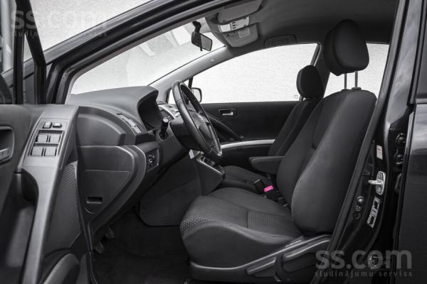 Melns Toyota Corolla Verso 2007 Rīga, ar dzinēja tilpumu 2.20 L un nobraukumu 303 tūkst. km par 3250 €, foto 10 vietnē AUTOMOTO.COM.LV