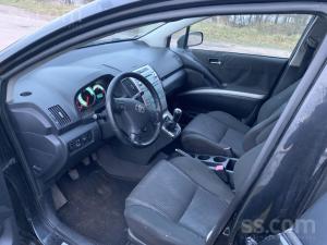 Melns Toyota Corolla Verso 2007 Rīga, ar dzinēja tilpumu 2.20 L un nobraukumu 345 tūkst. km par 1490 €, foto 4 vietnē AUTOMOTO.COM.LV