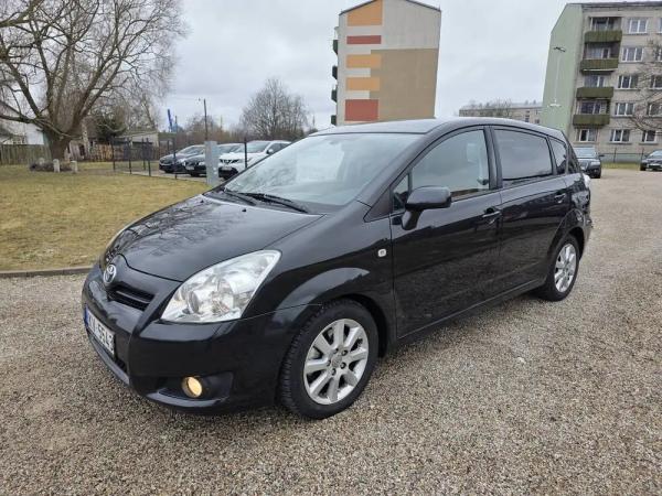 Black Toyota Corolla Verso 2007 in Ventspils, with an engine capacity of 2.20 L and mileage of 308 thousand km for 2350 €, photo 1 on AUTOMOTO.COM.LV