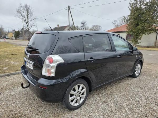 Black Toyota Corolla Verso 2007 in Ventspils, with an engine capacity of 2.20 L and mileage of 308 thousand km for 2350 €, photo 6 on AUTOMOTO.COM.LV