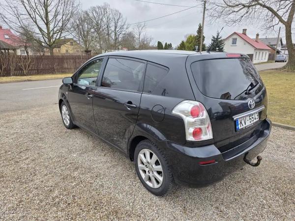 Black Toyota Corolla Verso 2007 in Ventspils, with an engine capacity of 2.20 L and mileage of 308 thousand km for 2350 €, photo 8 on AUTOMOTO.COM.LV