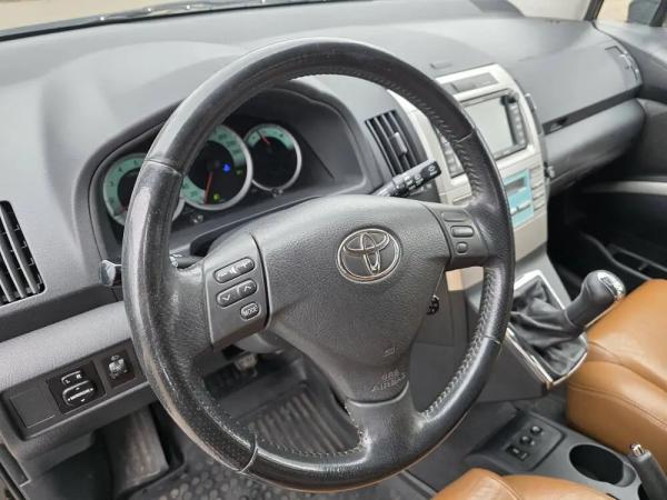 Black Toyota Corolla Verso 2007 in Ventspils, with an engine capacity of 2.20 L and mileage of 308 thousand km for 2350 €, photo 10 on AUTOMOTO.COM.LV