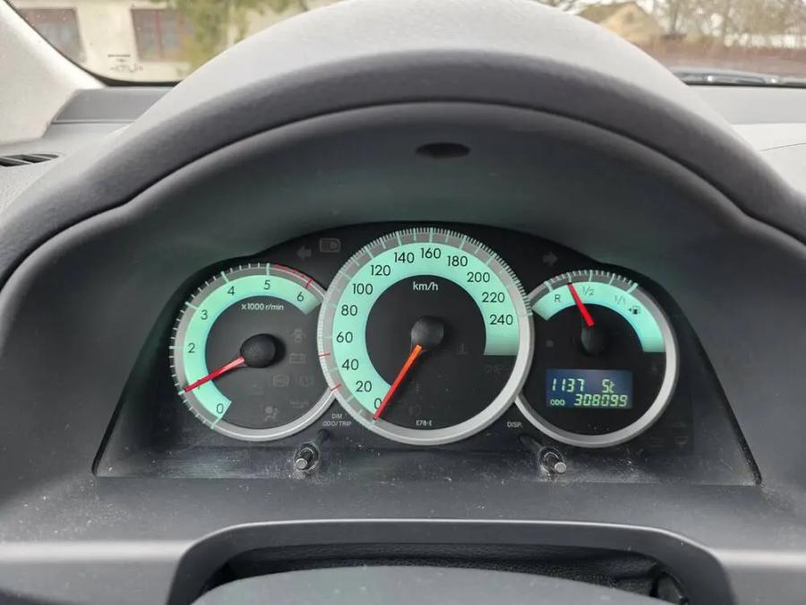 Melns Toyota Corolla Verso 2007 Ventspils, ar dzinēja tilpumu 2.20 L un nobraukumu 308 tūkst. km par 2350 €, foto 13 vietnē AUTOMOTO.COM.LV