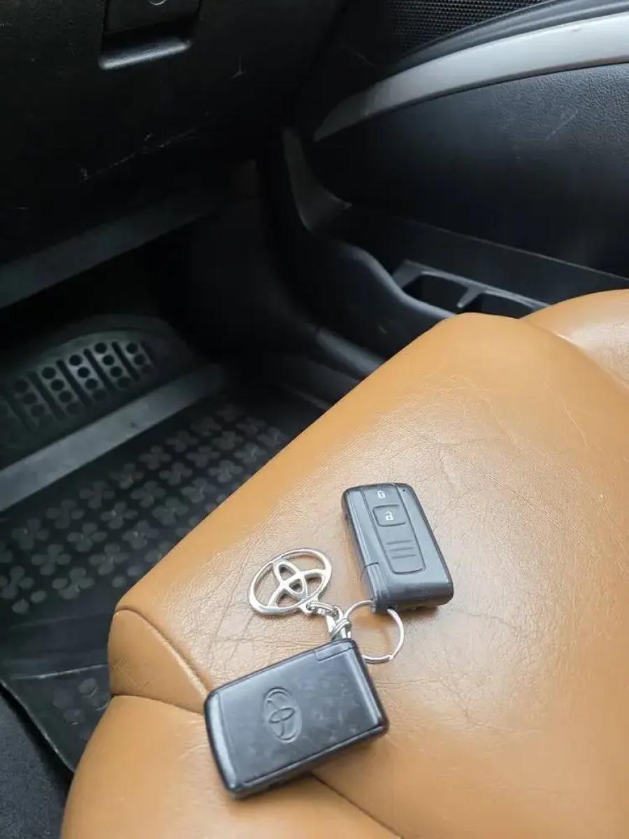 Melns Toyota Corolla Verso 2007 Ventspils, ar dzinēja tilpumu 2.20 L un nobraukumu 308 tūkst. km par 2350 €, foto 22 vietnē AUTOMOTO.COM.LV