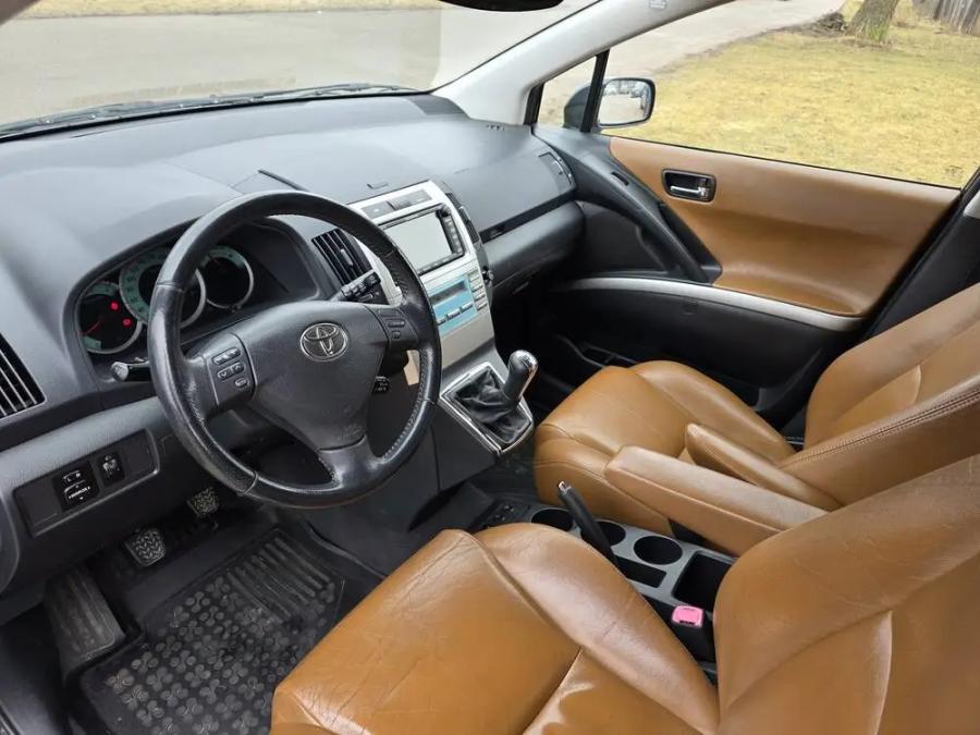 Melns Toyota Corolla Verso 2007 Ventspils, ar dzinēja tilpumu 2.20 L un nobraukumu 308 tūkst. km par 2350 €, foto 23 vietnē AUTOMOTO.COM.LV