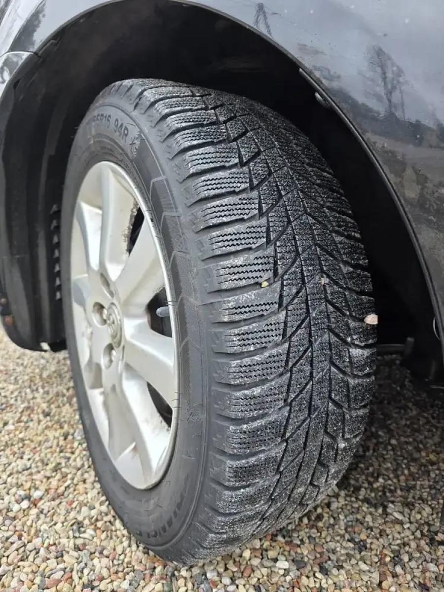 Melns Toyota Corolla Verso 2007 Ventspils, ar dzinēja tilpumu 2.20 L un nobraukumu 308 tūkst. km par 2350 €, foto 24 vietnē AUTOMOTO.COM.LV