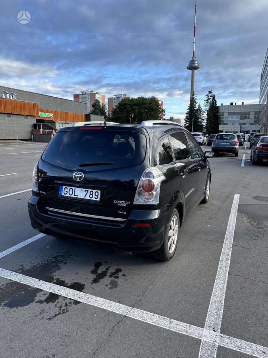 Black Toyota Corolla Verso 2007 in Vilnius, with an engine capacity of 2.23 L and mileage of 240 thousand km for 1999 €, photo 5 on AUTOMOTO.COM.LV