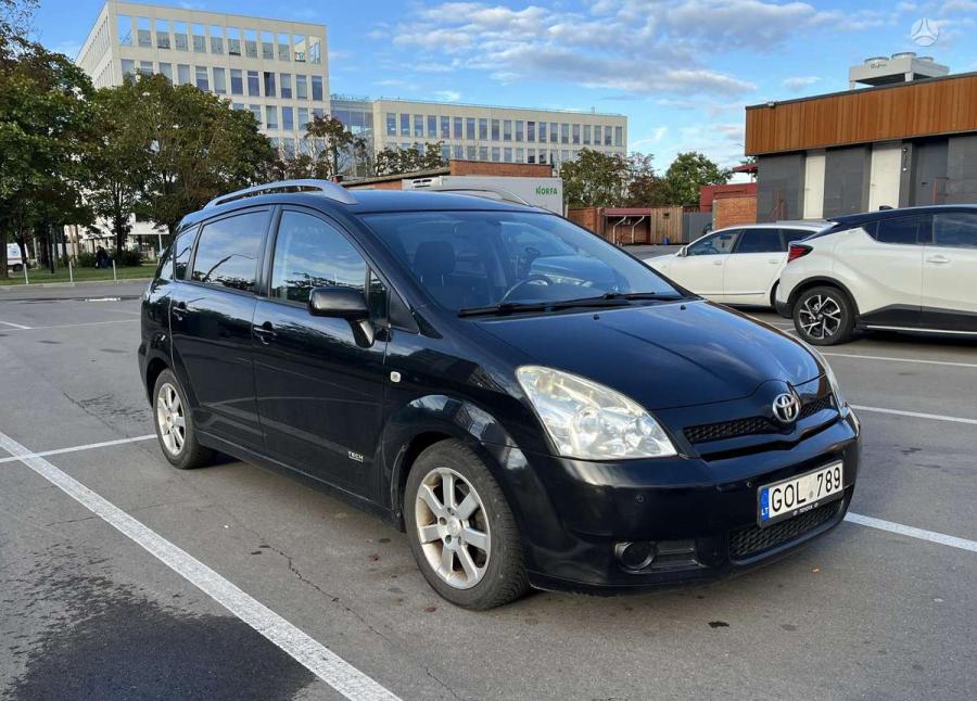 Black Toyota Corolla Verso 2007 in Vilnius, with an engine capacity of 2.23 L and mileage of 240 thousand km for 1999 €, photo 6 on AUTOMOTO.COM.LV