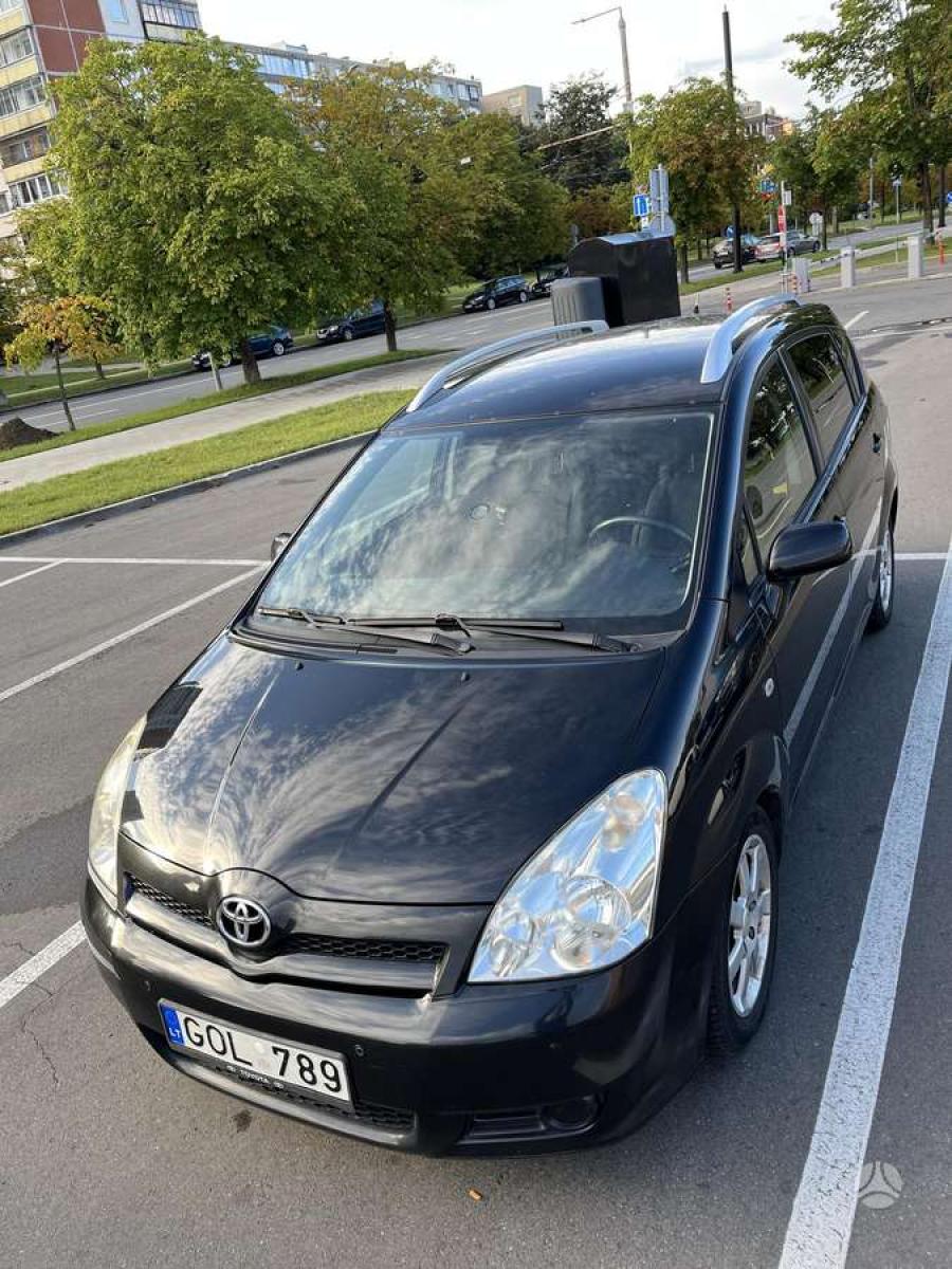 Black Toyota Corolla Verso 2007 in Vilnius, with an engine capacity of 2.23 L and mileage of 240 thousand km for 1999 €, photo 7 on AUTOMOTO.COM.LV