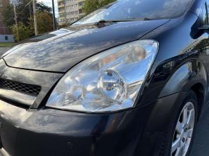 Black Toyota Corolla Verso 2007 in Vilnius, with an engine capacity of 2.23 L and mileage of 240 thousand km for 1999 €, photo 8 on AUTOMOTO.COM.LV