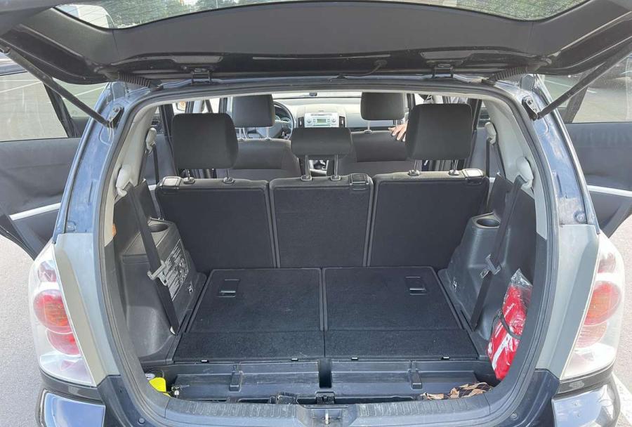 Black Toyota Corolla Verso 2007 in Vilnius, with an engine capacity of 2.23 L and mileage of 240 thousand km for 1999 €, photo 16 on AUTOMOTO.COM.LV