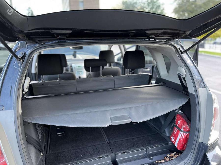 Black Toyota Corolla Verso 2007 in Vilnius, with an engine capacity of 2.23 L and mileage of 240 thousand km for 1999 €, photo 20 on AUTOMOTO.COM.LV