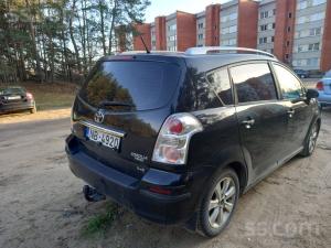 Melns Toyota Corolla Verso 2008 Daugavpils, ar dzinēja tilpumu 2.20 L un nobraukumu 226 tūkst. km par 1800 €, foto 3 vietnē AUTOMOTO.COM.LV