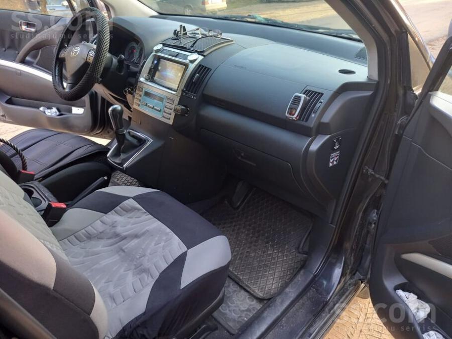 Melns Toyota Corolla Verso 2008 Daugavpils, ar dzinēja tilpumu 2.20 L un nobraukumu 226 tūkst. km par 1800 €, foto 9 vietnē AUTOMOTO.COM.LV