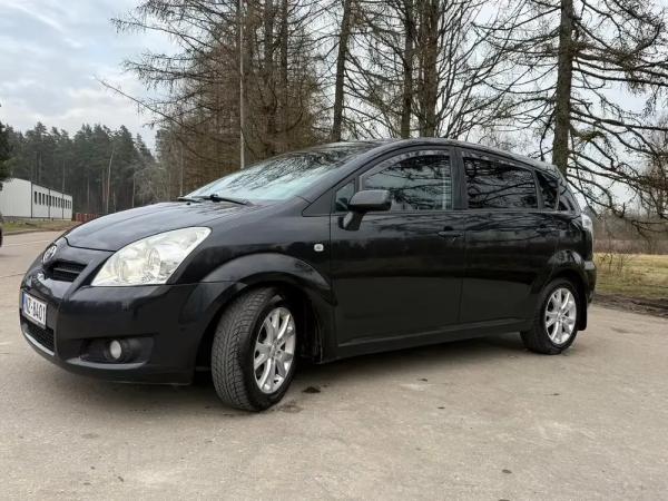 Black Toyota Corolla Verso 2008 in Riga, with an engine capacity of 2.20 L and mileage of 285 thousand km for 2200 €, photo 4 on AUTOMOTO.COM.LV