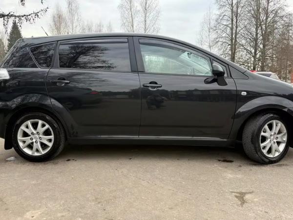 Black Toyota Corolla Verso 2008 in Riga, with an engine capacity of 2.20 L and mileage of 285 thousand km for 2200 €, photo 6 on AUTOMOTO.COM.LV