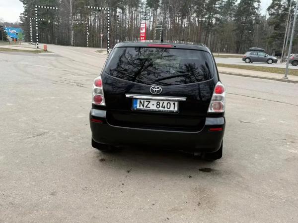 Black Toyota Corolla Verso 2008 in Riga, with an engine capacity of 2.20 L and mileage of 285 thousand km for 2200 €, photo 8 on AUTOMOTO.COM.LV