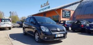 Melns Toyota Corolla Verso 2008 Valmiera, ar dzinēja tilpumu 2.20 L un nobraukumu 266 tūkst. km par 1650 €, foto  vietnē AUTOMOTO.COM.LV