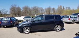 Black Toyota Corolla Verso 2008 in Valmiera, with an engine capacity of 2.20 L and mileage of 266 thousand km for 1650 €, photo 7 on AUTOMOTO.COM.LV