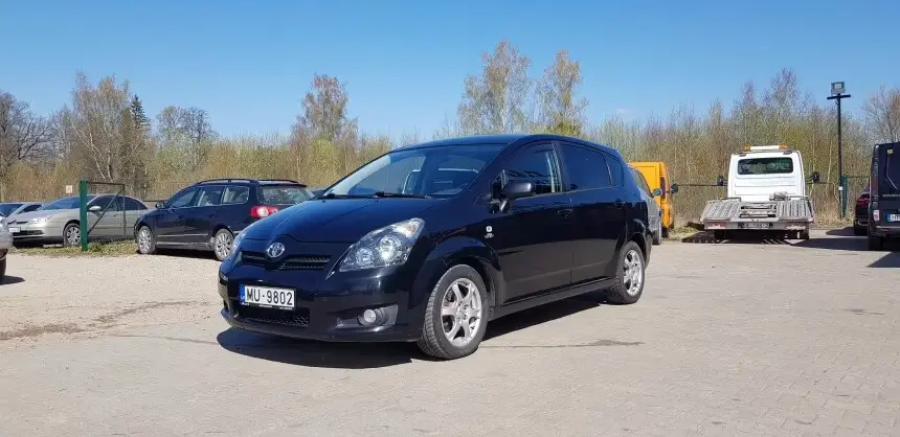 Black Toyota Corolla Verso 2008 in Valmiera, with an engine capacity of 2.20 L and mileage of 266 thousand km for 1650 €, photo 8 on AUTOMOTO.COM.LV