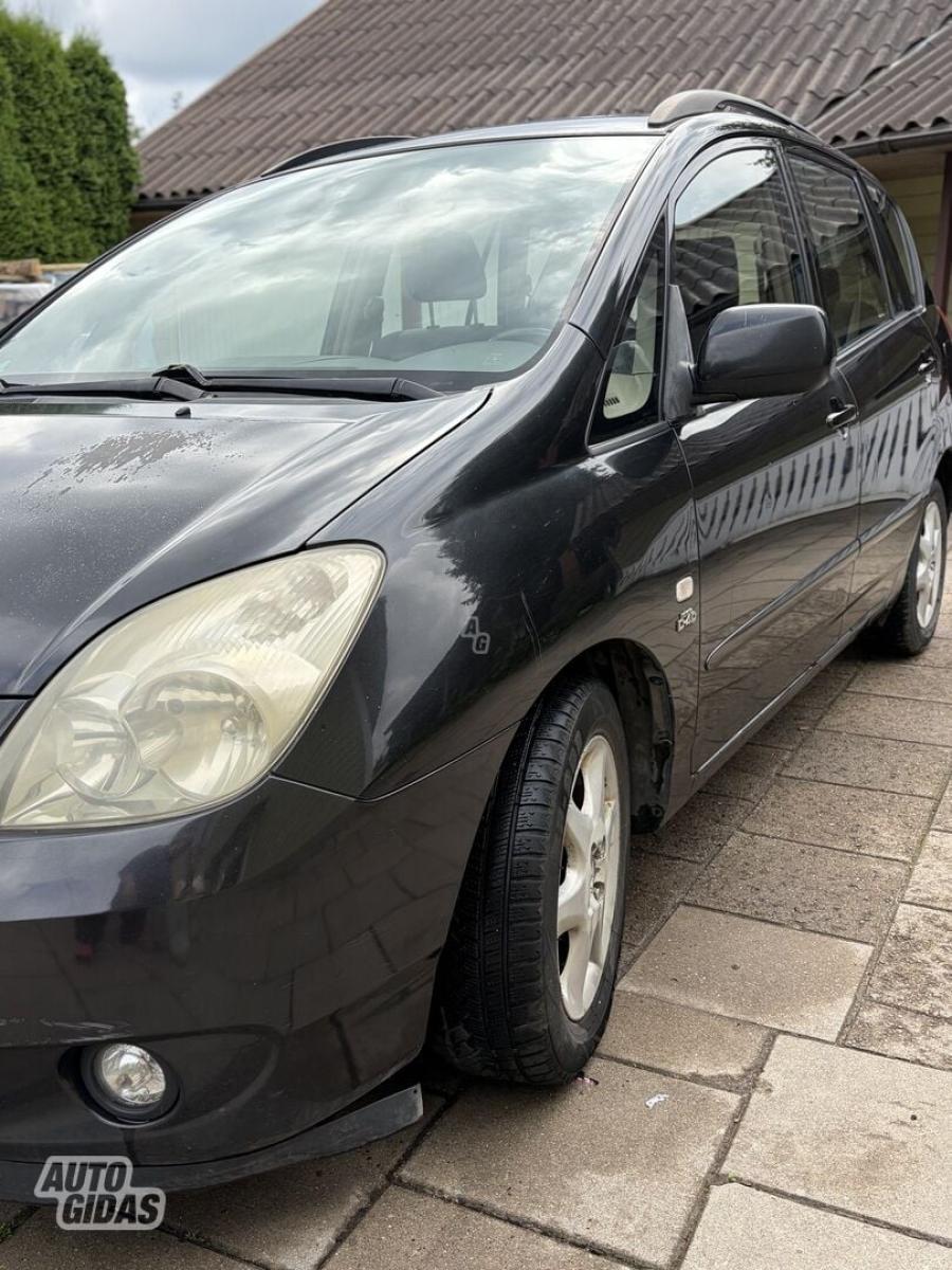Melns Toyota Corolla Verso 2002 Viļņa, ar dzinēja tilpumu 2.00 L un nobraukumu 385 tūkst. km par 1200 €, foto 1 vietnē AUTOMOTO.COM.LV