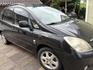 Melns Toyota Corolla Verso 2002 Viļņa, ar dzinēja tilpumu 2.00 L un nobraukumu 385 tūkst. km par 1200 €, foto 7 vietnē AUTOMOTO.COM.LV