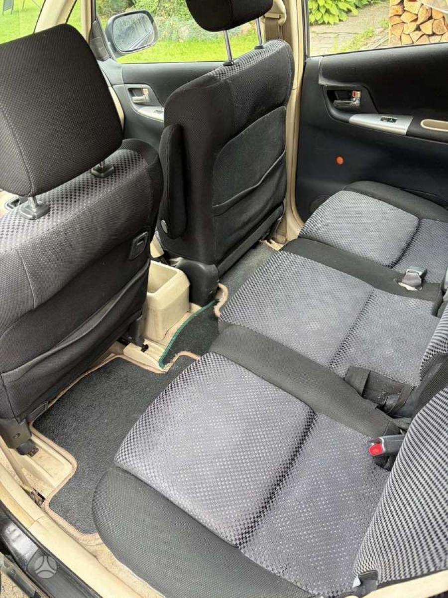 Melns Toyota Corolla Verso 2002 Viļņa, ar dzinēja tilpumu 0.00 L un nobraukumu 385 tūkst. km par 995 €, foto 6 vietnē AUTOMOTO.COM.LV