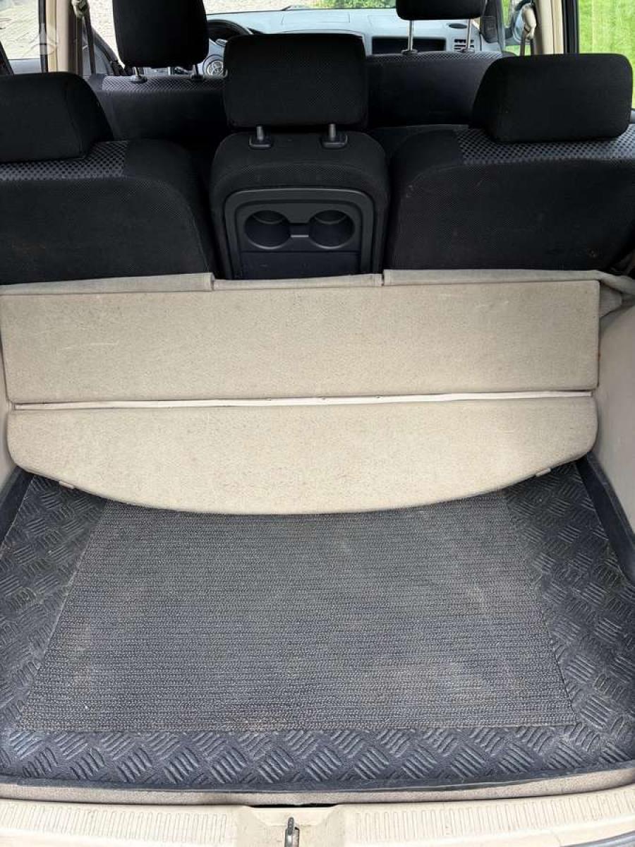 Melns Toyota Corolla Verso 2002 Viļņa, ar dzinēja tilpumu 0.00 L un nobraukumu 385 tūkst. km par 995 €, foto 8 vietnē AUTOMOTO.COM.LV