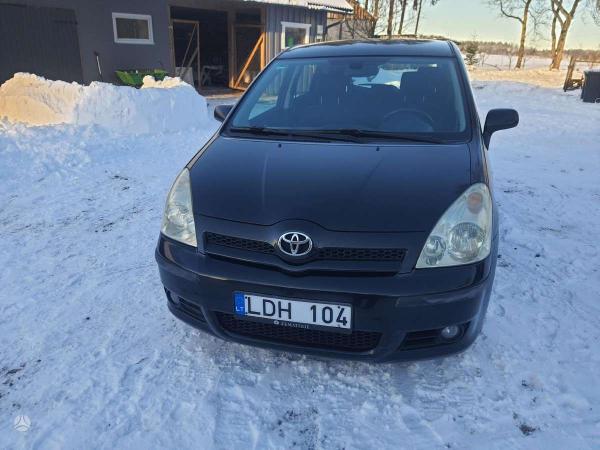 Melns Toyota Corolla Verso 2004 Kretinga, ar dzinēja tilpumu 2.00 L un nobraukumu 300 tūkst. km par 2250 €, foto 2 vietnē AUTOMOTO.COM.LV