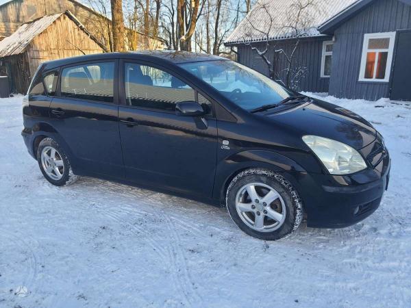 Melns Toyota Corolla Verso 2004 Kretinga, ar dzinēja tilpumu 2.00 L un nobraukumu 300 tūkst. km par 2250 €, foto 3 vietnē AUTOMOTO.COM.LV