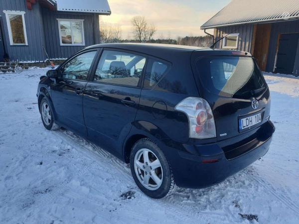 Melns Toyota Corolla Verso 2004 Kretinga, ar dzinēja tilpumu 2.00 L un nobraukumu 300 tūkst. km par 2250 €, foto 5 vietnē AUTOMOTO.COM.LV
