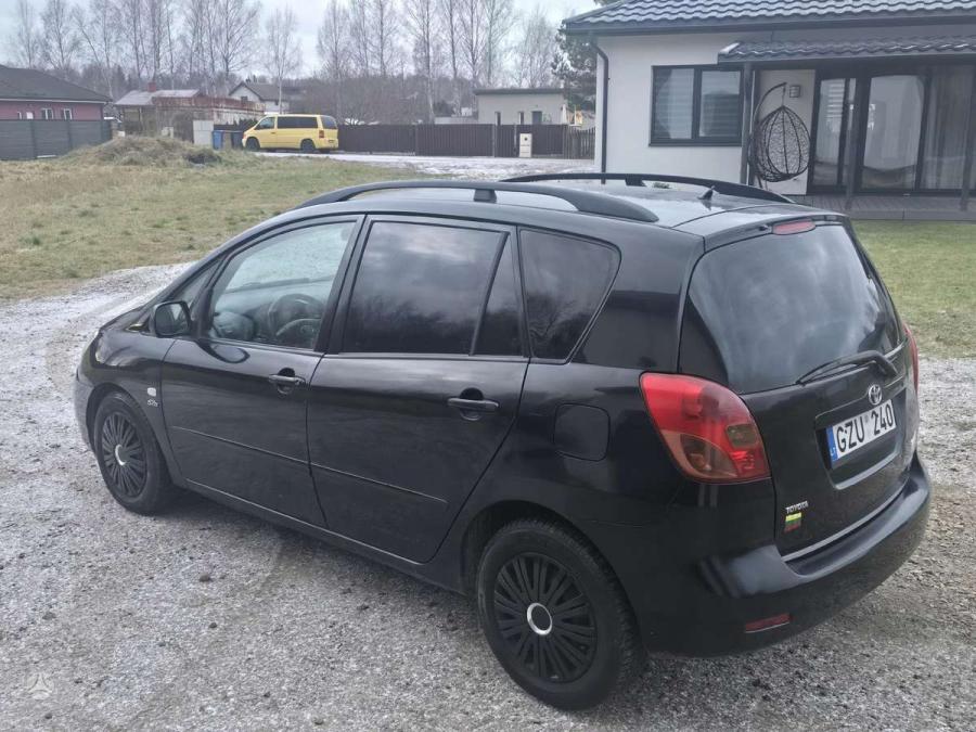 Melns Toyota Corolla Verso 2004 Šauļi, ar dzinēja tilpumu 2.00 L un nobraukumu 241 tūkst. km par 750 €, foto 4 vietnē AUTOMOTO.COM.LV
