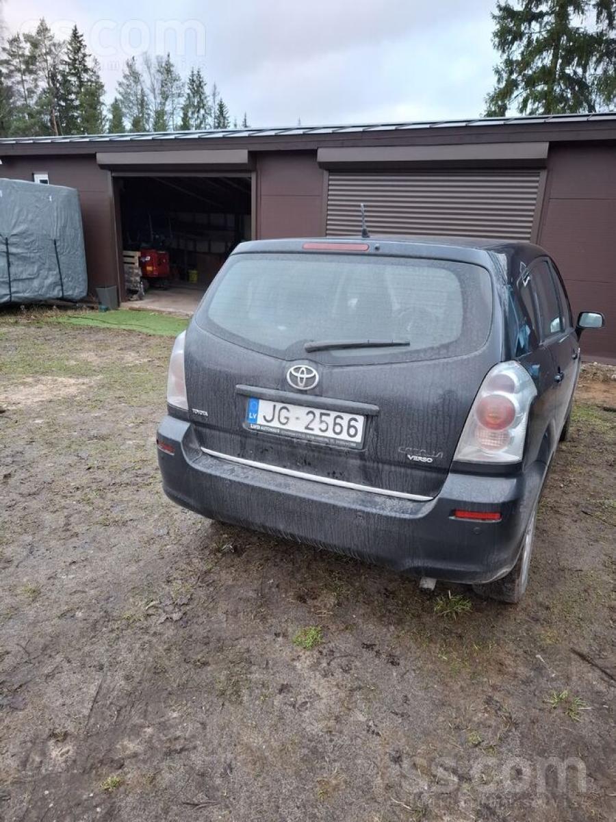Black Toyota Corolla Verso 2005 in Riga, with an engine capacity of 2.00 L and mileage of 300 thousand km for 1850 €, photo 2 on AUTOMOTO.COM.LV