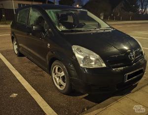 Black Toyota Corolla Verso 2005 in Vilnius, with an engine capacity of 2.00 L and mileage of 296 thousand km for 1300 €, photo  on AUTOMOTO.COM.LV
