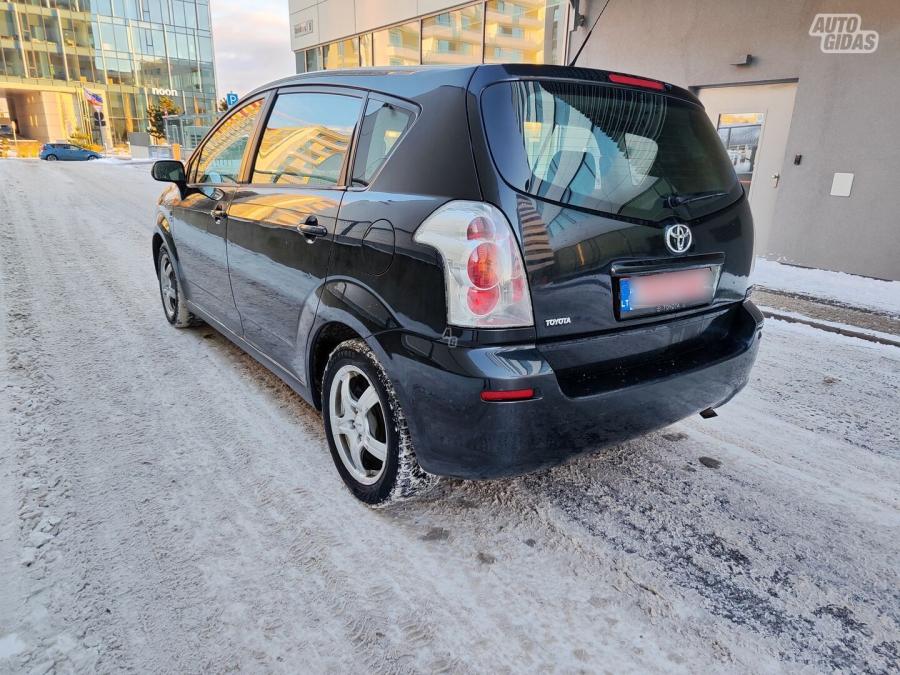 Black Toyota Corolla Verso 2005 in Vilnius, with an engine capacity of 2.00 L and mileage of 296 thousand km for 1300 €, photo 4 on AUTOMOTO.COM.LV