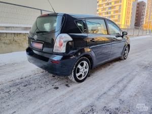 Black Toyota Corolla Verso 2005 in Vilnius, with an engine capacity of 2.00 L and mileage of 296 thousand km for 1300 €, photo 5 on AUTOMOTO.COM.LV