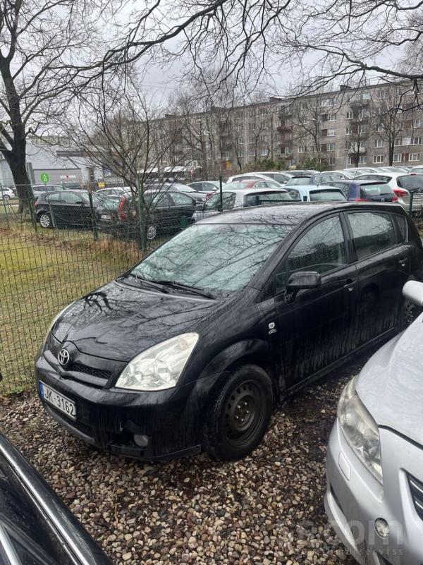 Melns Toyota Corolla Verso 2005 Rīga, ar dzinēja tilpumu 2.00 L un nobraukumu 329 tūkst. km par 490 €, foto 1 vietnē AUTOMOTO.COM.LV