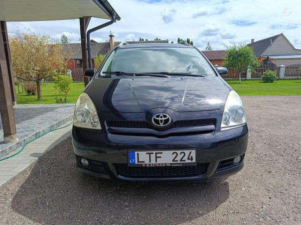 Black Toyota Corolla Verso 2005 in Kedainiai, with an engine capacity of 2.00 L and mileage of 326 thousand km for 1800 €, photo 1 on AUTOMOTO.COM.LV