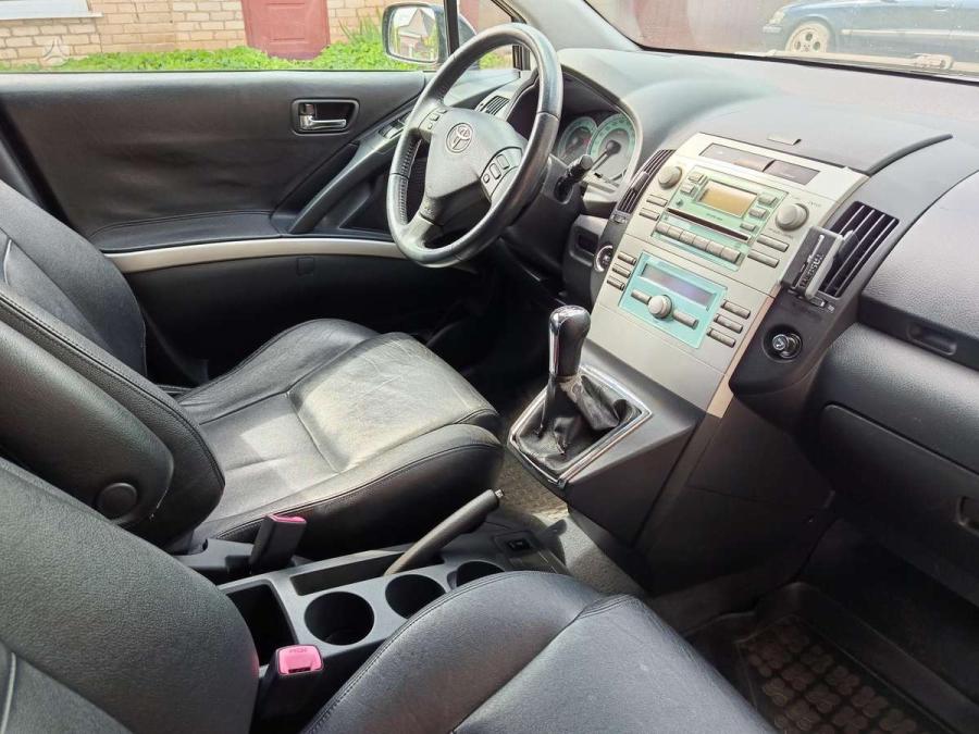 Melns Toyota Corolla Verso 2005 Kėdainiai, ar dzinēja tilpumu 2.00 L un nobraukumu 326 tūkst. km par 1800 €, foto 9 vietnē AUTOMOTO.COM.LV