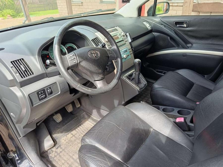 Melns Toyota Corolla Verso 2005 Kėdainiai, ar dzinēja tilpumu 2.00 L un nobraukumu 326 tūkst. km par 1800 €, foto 10 vietnē AUTOMOTO.COM.LV
