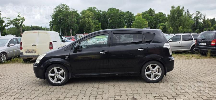 Black Toyota Corolla Verso 2005 in Valmiera, with an engine capacity of 2.20 L and mileage of 307 thousand km for 1550 €, photo 6 on AUTOMOTO.COM.LV