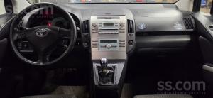 Black Toyota Corolla Verso 2005 in Valmiera, with an engine capacity of 2.20 L and mileage of 307 thousand km for 1550 €, photo 8 on AUTOMOTO.COM.LV