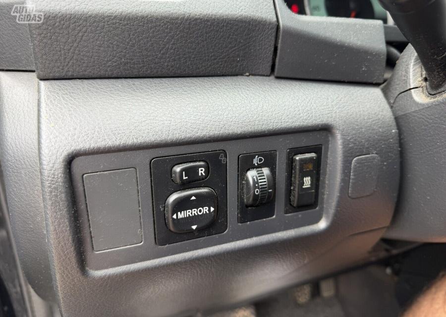 Melns Toyota Corolla Verso 2005 Viļņa, ar dzinēja tilpumu 2.00 L un nobraukumu 338 tūkst. km par 850 €, foto 12 vietnē AUTOMOTO.COM.LV