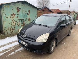 Black Toyota Corolla Verso 2005 in Vilnius, with an engine capacity of 2.00 L and mileage of 300 thousand km for 900 €, photo  on AUTOMOTO.COM.LV