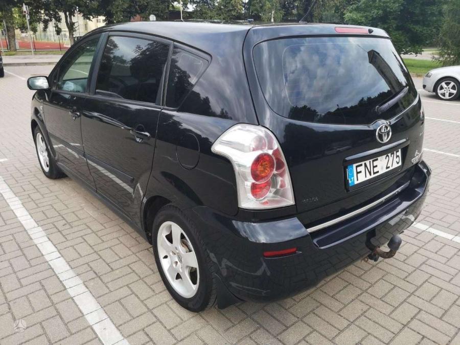 Black Toyota Corolla Verso 2005 in Birstonas, with an engine capacity of 1.80 L and mileage of 223 thousand km for 2550 €, photo 5 on AUTOMOTO.COM.LV