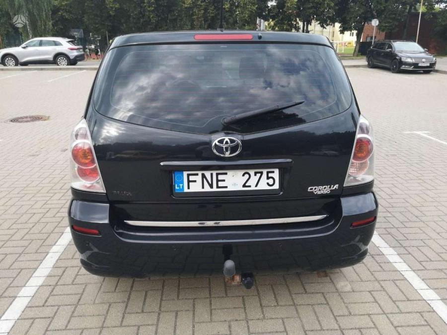 Black Toyota Corolla Verso 2005 in Birstonas, with an engine capacity of 1.80 L and mileage of 223 thousand km for 2550 €, photo 6 on AUTOMOTO.COM.LV
