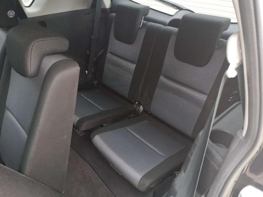 Black Toyota Corolla Verso 2005 in Birstonas, with an engine capacity of 1.80 L and mileage of 223 thousand km for 2550 €, photo 10 on AUTOMOTO.COM.LV