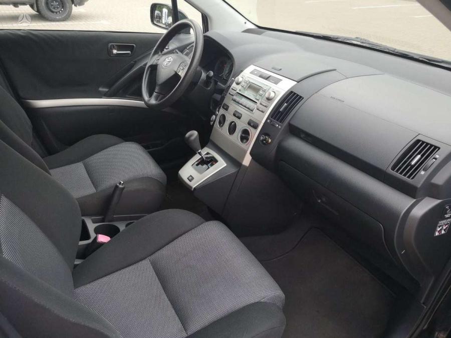 Black Toyota Corolla Verso 2005 in Birstonas, with an engine capacity of 1.80 L and mileage of 223 thousand km for 2550 €, photo 13 on AUTOMOTO.COM.LV