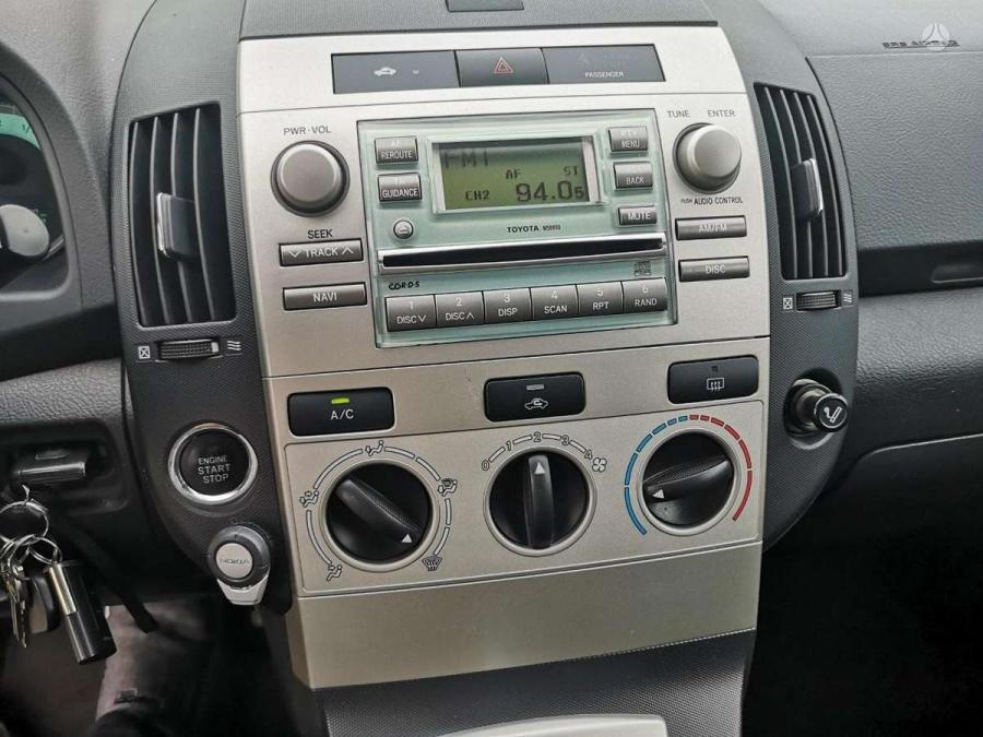 Black Toyota Corolla Verso 2005 in Birstonas, with an engine capacity of 1.80 L and mileage of 223 thousand km for 2550 €, photo 17 on AUTOMOTO.COM.LV